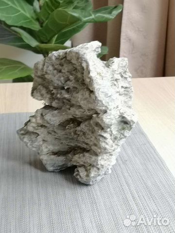 Красивый камень для аквариума